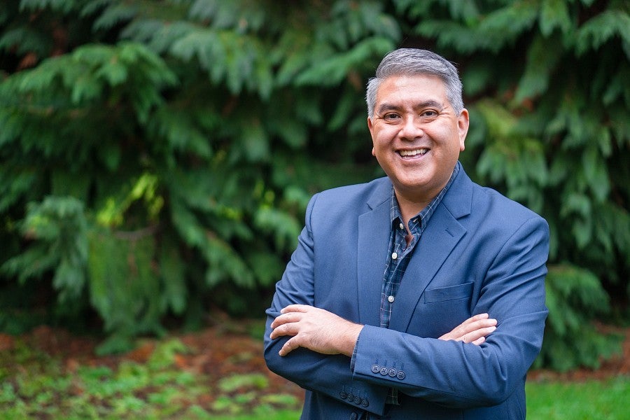 New professor brings his radio news expertise to UO | UO SOJC